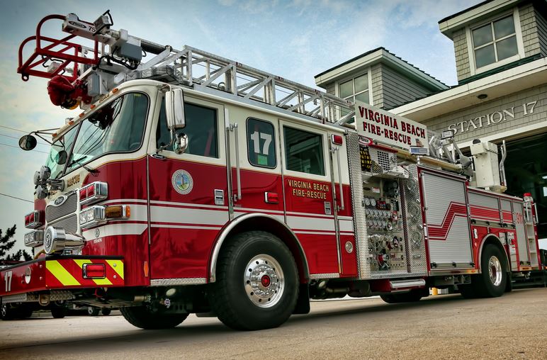 Lightning strike sparks house fire in Va. Beach | 13newsnow.com