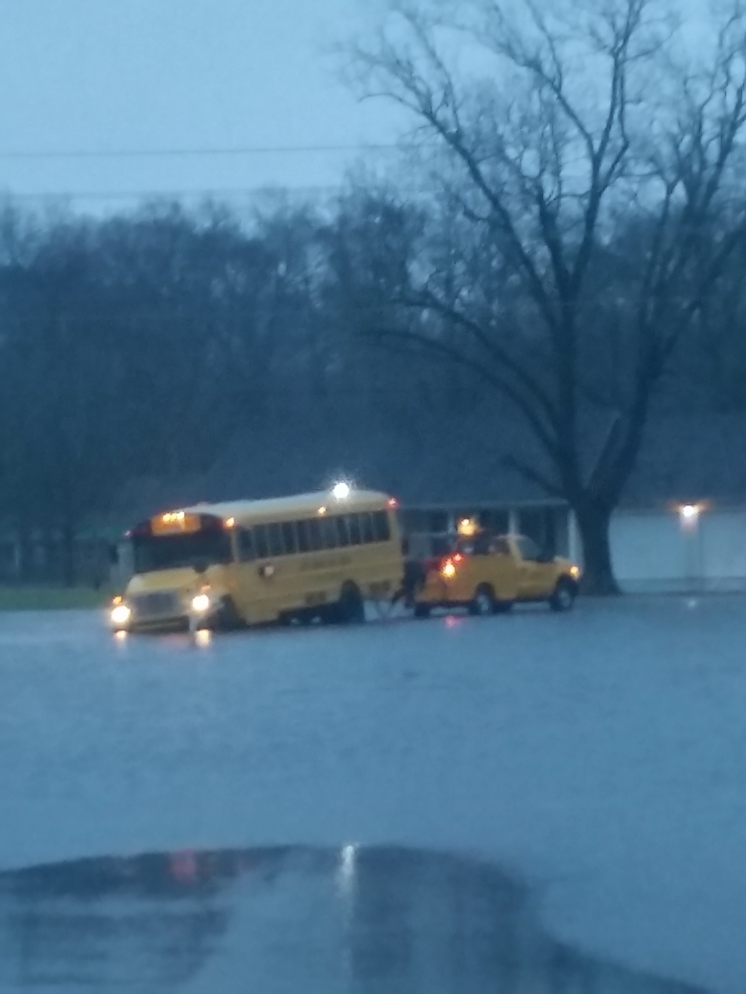 School bus gets stuck in Elizabeth City flood waters | 13newsnow.com