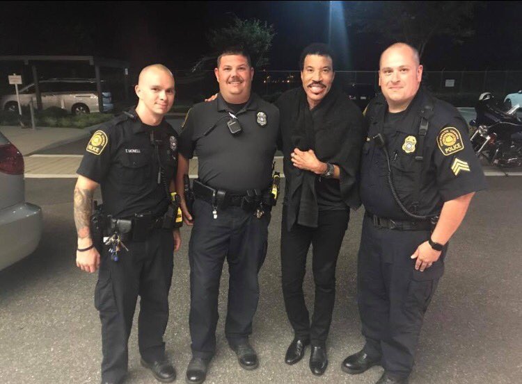 Portsmouth Police officers meet Lionel Richie | 13newsnow.com
