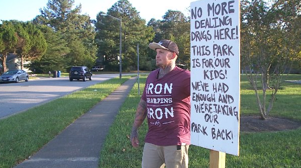 Father posts sign at park warning drug dealers to stay away | khou.com